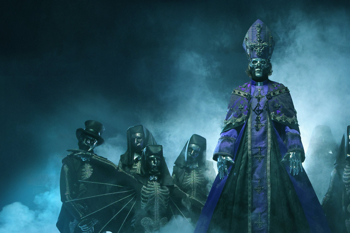 Okkult-Rocker Ghost geben bei Berlin-Konzert alles: Der Papst ist tot ...