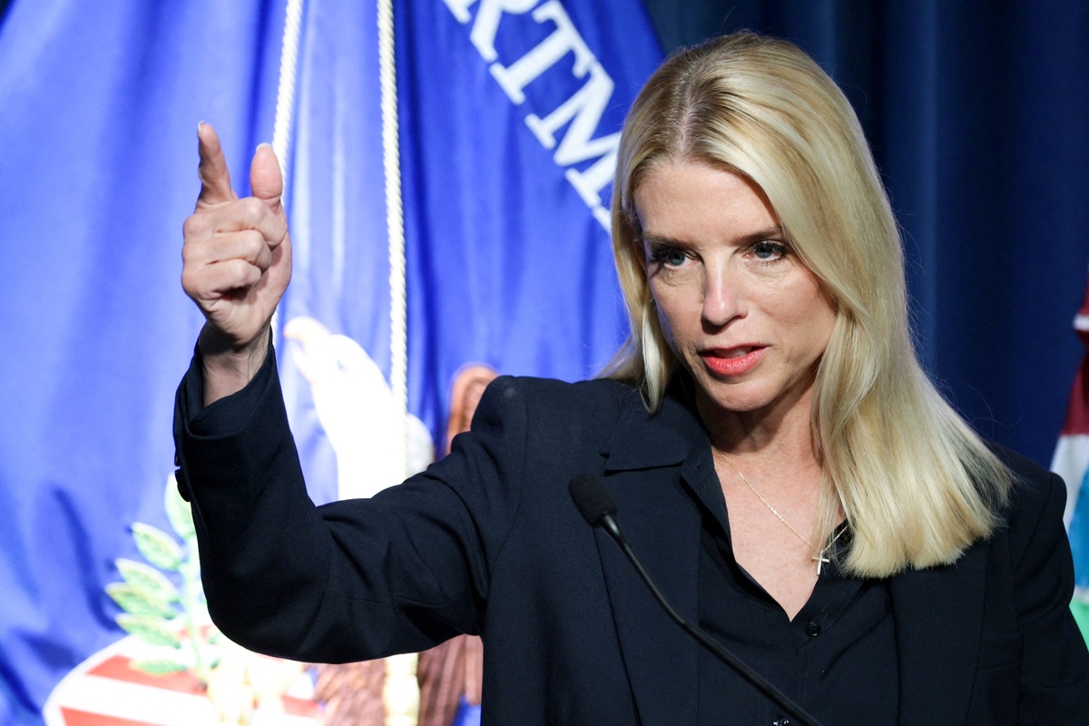 Trump's DOJ fires wife of ICEBlock app creator as "retribution" | TAG24