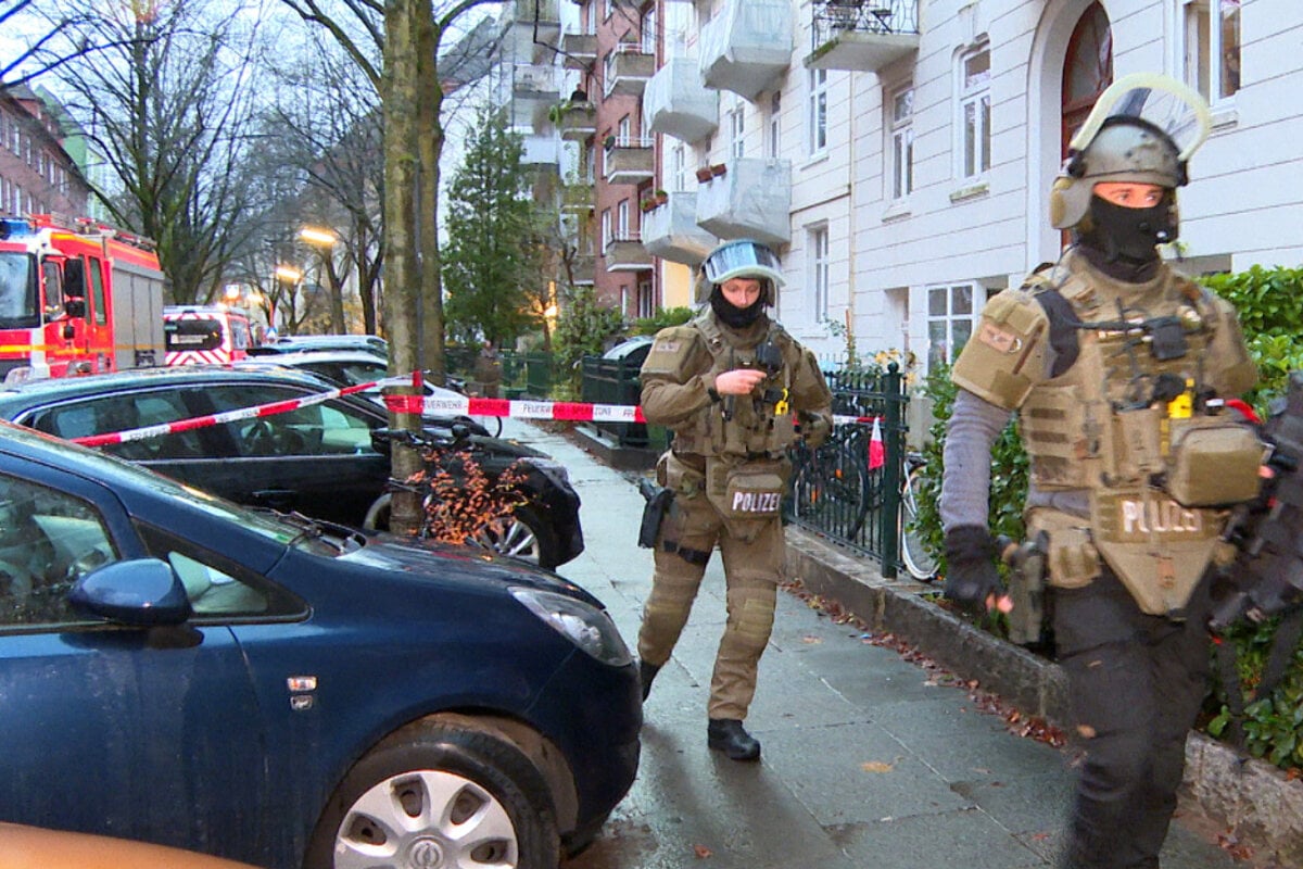 Mann verschanzt sich in Hamburg mit Messer auf Fensterbank: SEK rückt aus