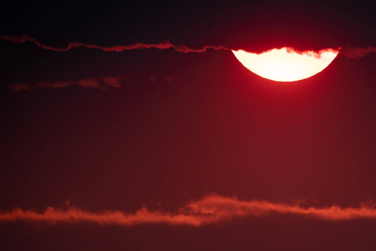 West Coast wildfires bring haze and red glowing sun to NYC and ...