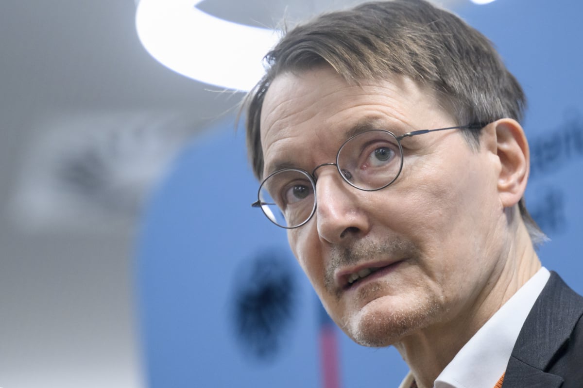 Karl Lauterbach wohnt in Berlin wieder alleine und gibt zu: Bin kein ...