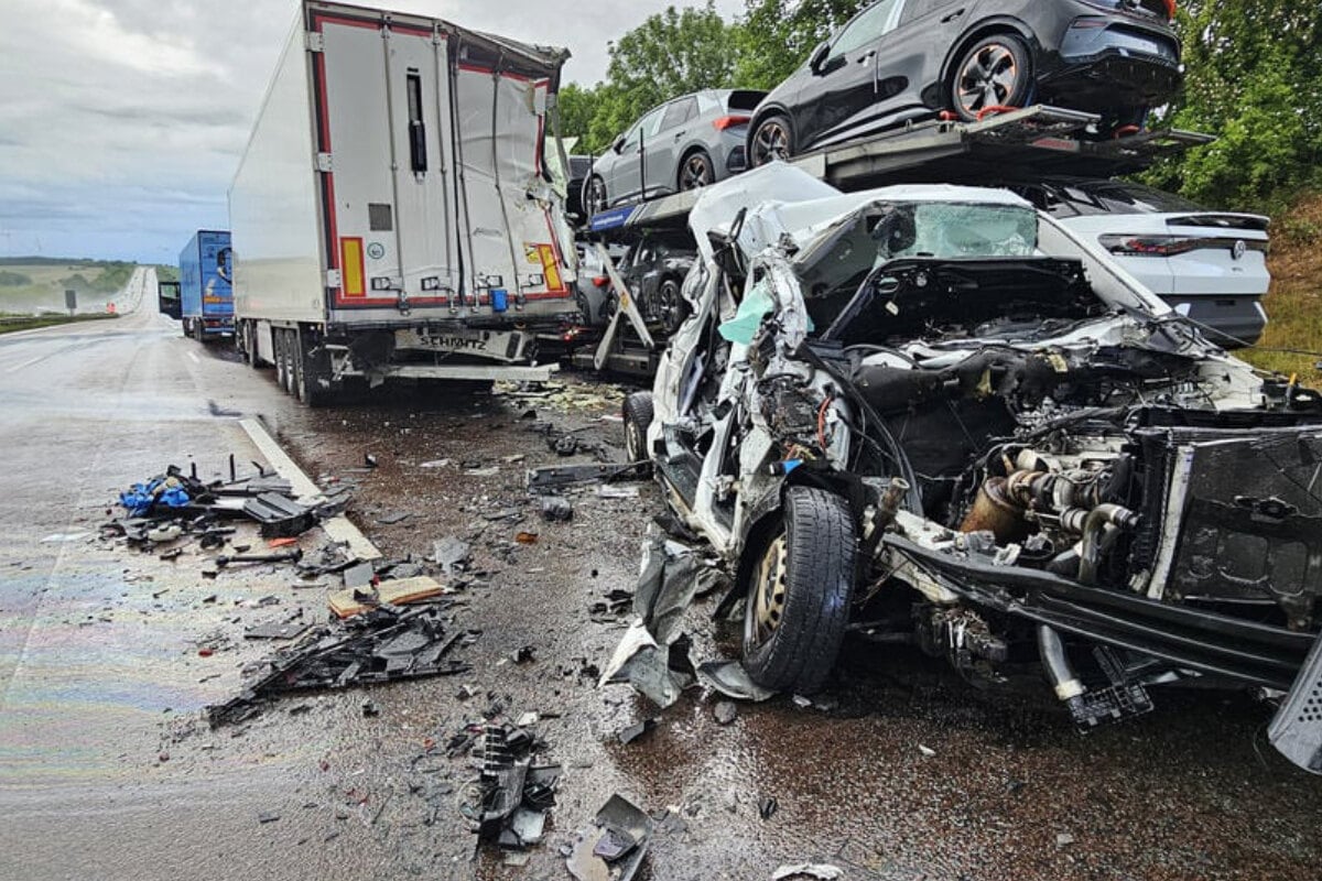 Tödlicher Unfall auf A4: Transporter-Fahrer stirbt bei Horror-Crash