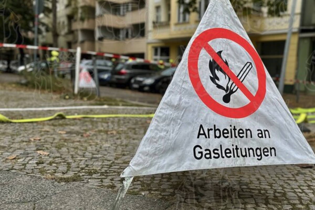 Gasleck in Berlin-Charlottenburg: Feuerwehr evakuiert 77 Anwohner Gasleck in Berlin-Charlottenburg: Feuerwehr evakuiert 77 Anwohner