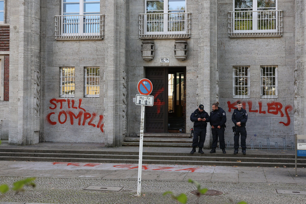 Propalästinensische Vermummte stürmten FU Berlin mit Äxten und Knüppeln