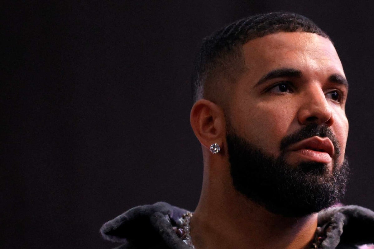 Security guard shot outside Drake's home in Toronto