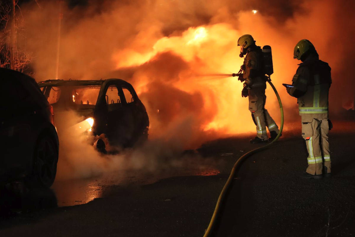 Brandstiftung? Zwei Autos in Berlin-Lichtenberg abgefackelt Brandstiftung? Zwei Autos in Berlin-Lichtenberg abgefackelt