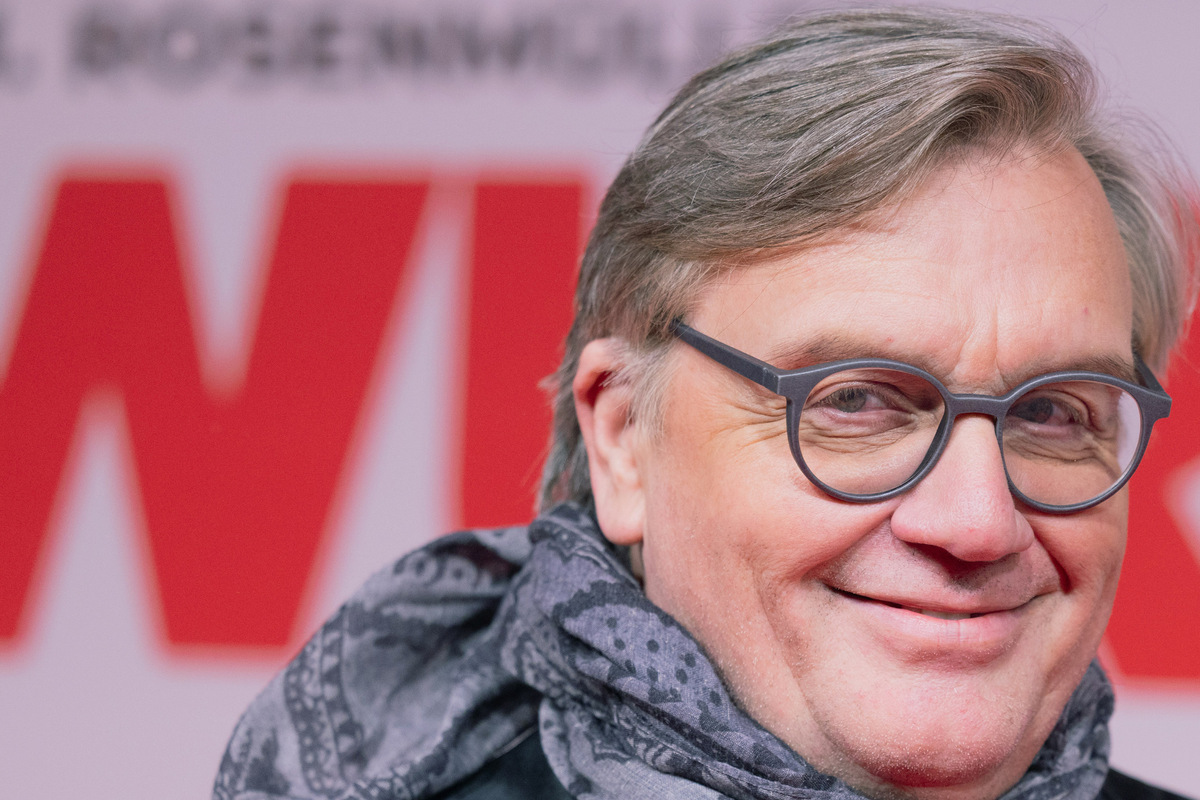 "Schellen jedenfalls die Alarmglocken": Womit Hape Kerkeling hart ins ...