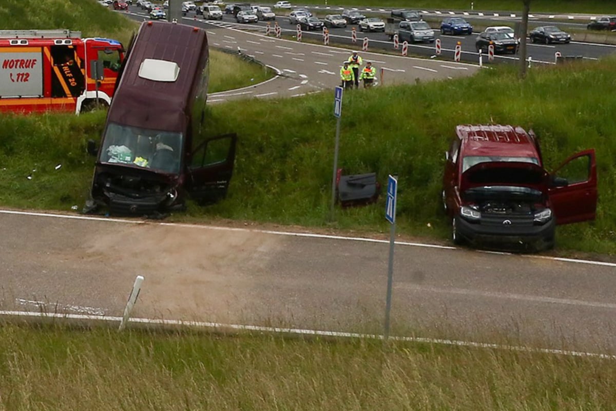 Zehn Verletzte nach schwerem Auffahrunfall an der A8 bei Leonberg