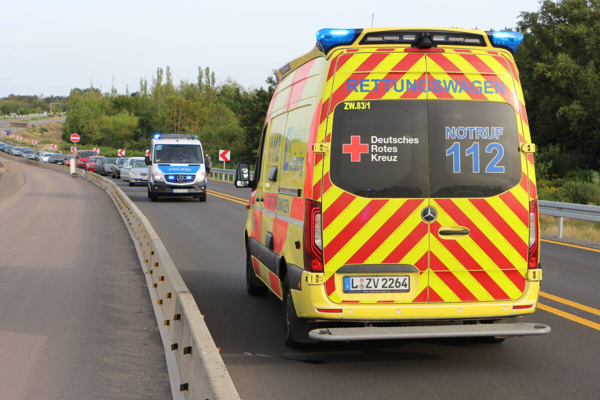 Unfall A72: Autos touchieren sich - Mindestens zwei Verletzte bei ...