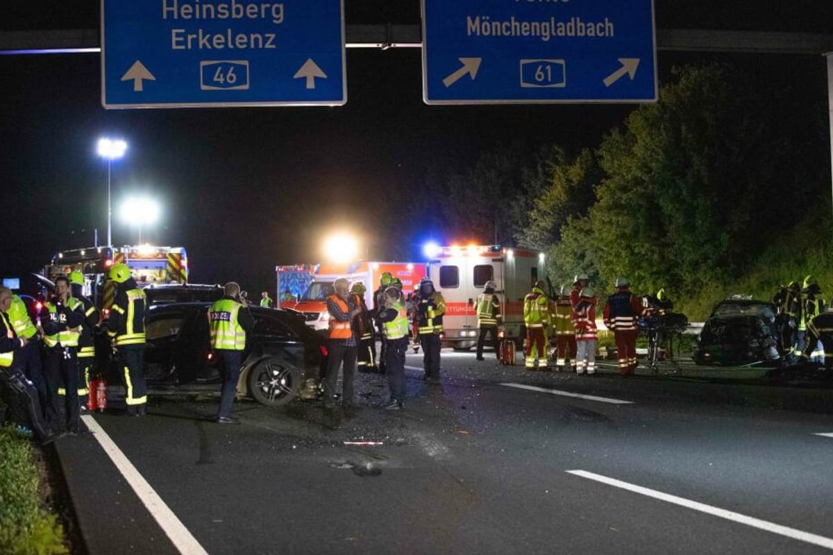 Schwerer Unfall auf A46: Sieben Verletzte