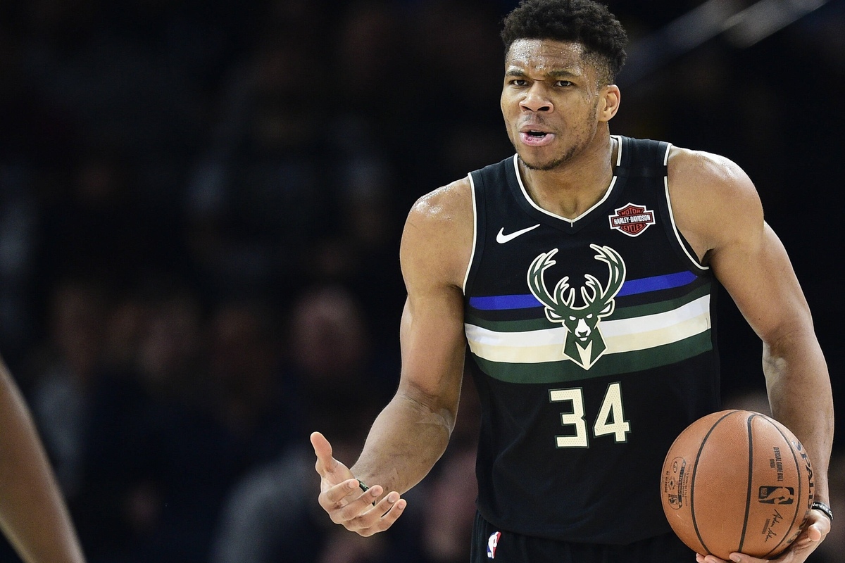 NBA: Giannis overcomes bum knee to lead Bucks to victory over Hawks
