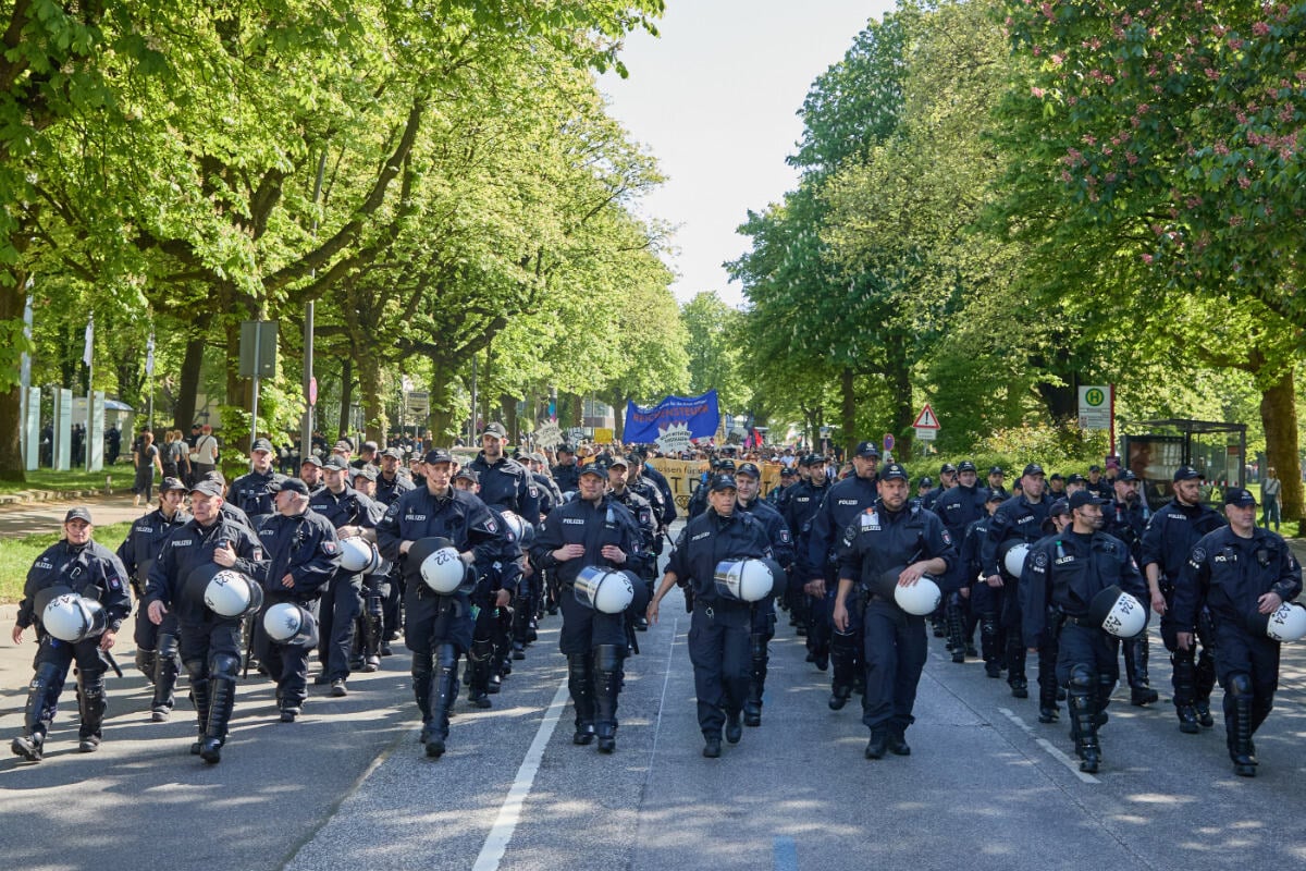 Polizei im Großeinsatz! Zahlreiche Demonstrationen am 1. Mai in Hamburg