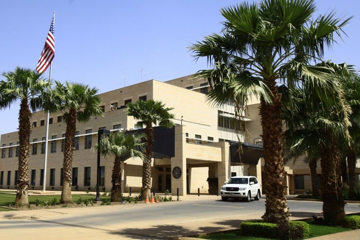 US evacuates diplomats from Sudan and closes embassy