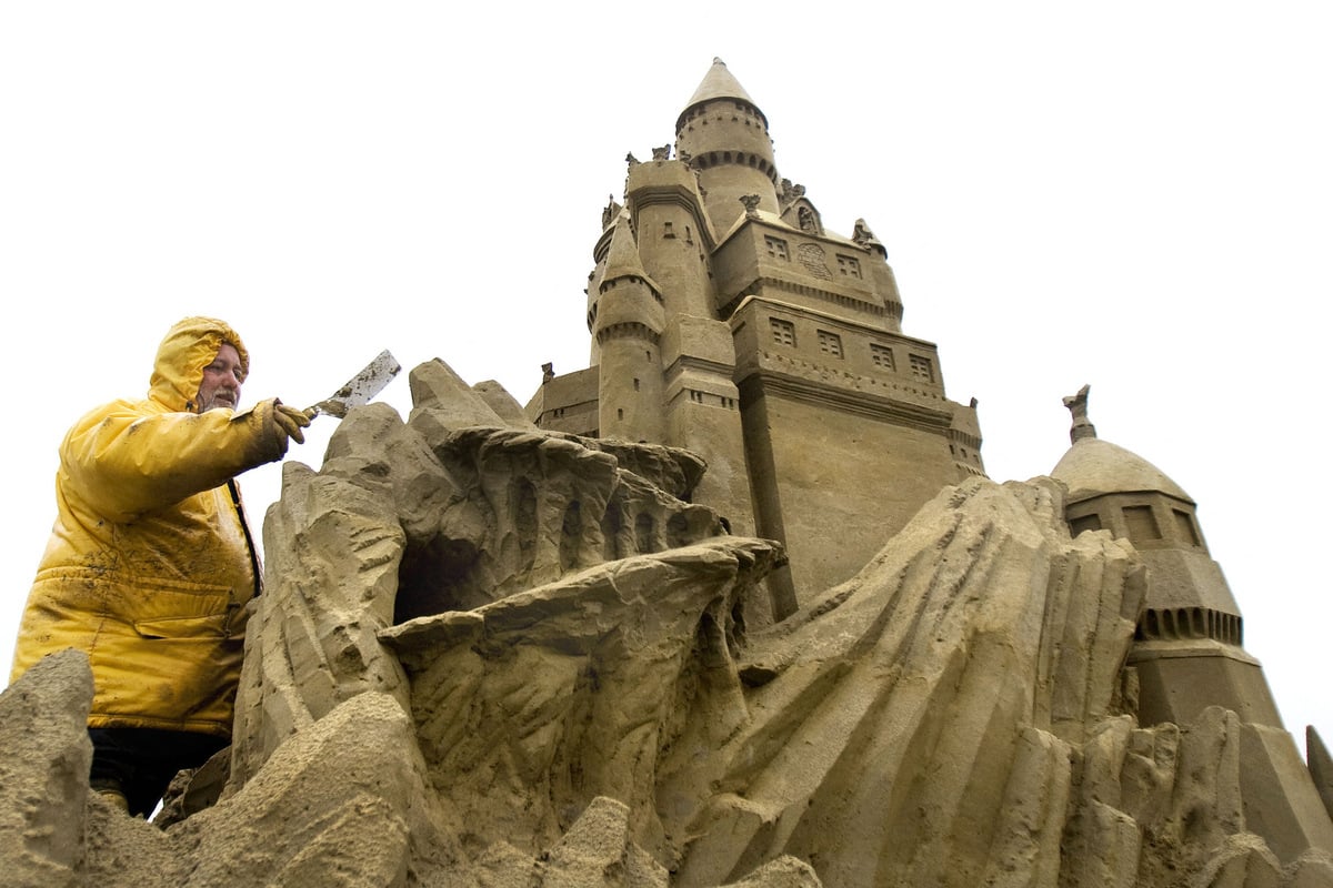 Schlimmer Unfall: Elfjähriger wird von Sandburg verschüttet und kommt ...