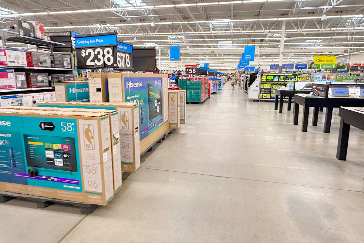 Walmart's shelves will soon be empty because of this spectacular deal ...
