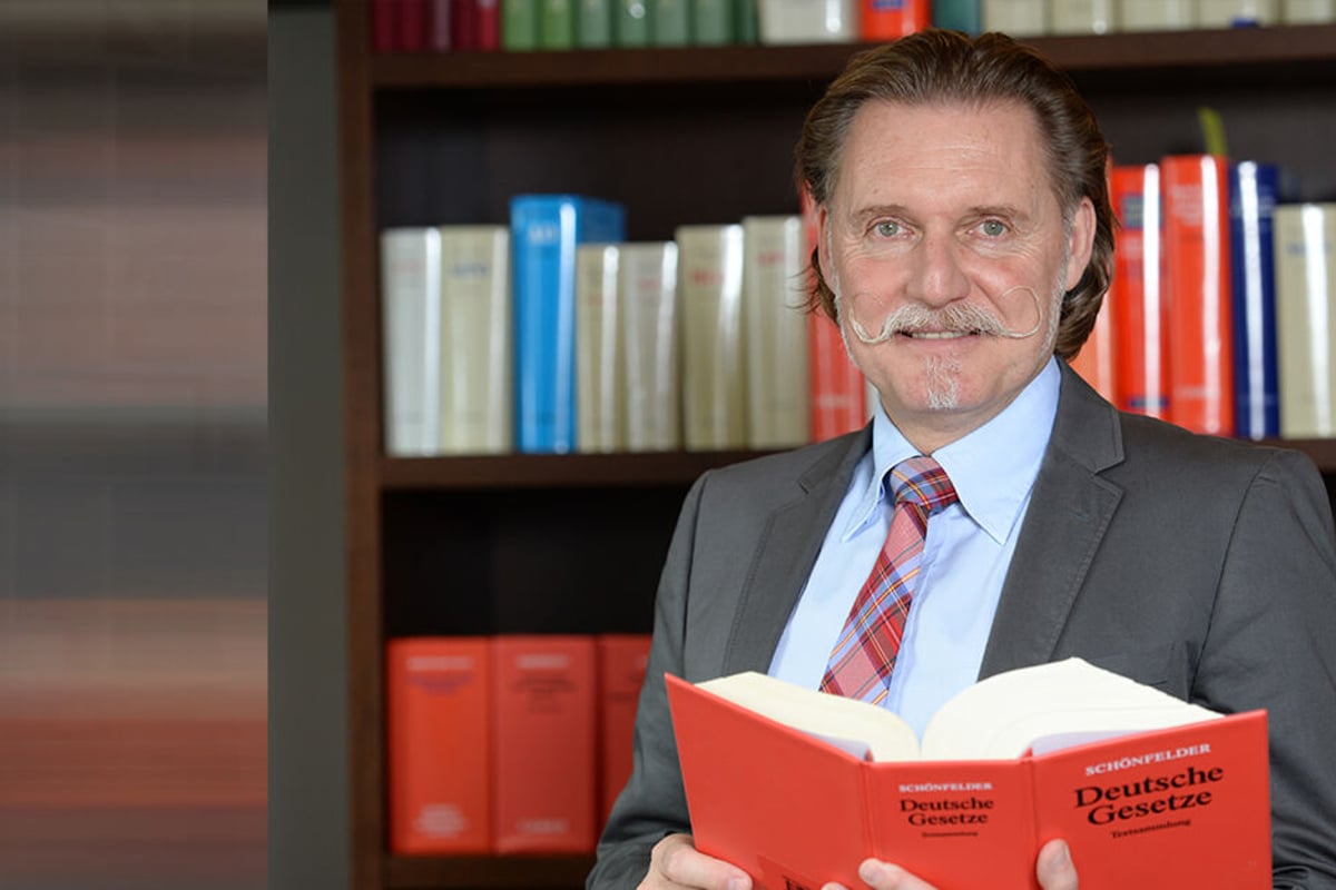 Kultanwalt Ingo Lenßen wieder da! Kostenlose Rechtsberatung live