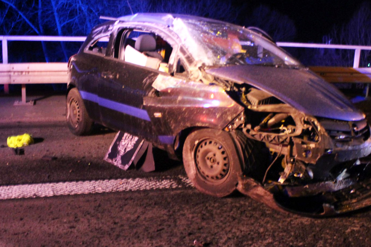 Unfall A66: Vollsperrung nach Unfall - Auto überschlägt sich auf Autobahn
