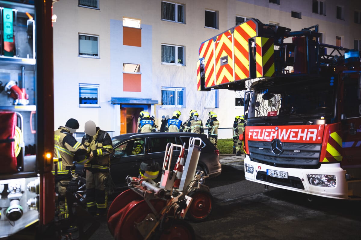 Gera: Mehrere Menschen von Wohnblock evakuiert, vier Personen mit Rauchgas-Intoxikation