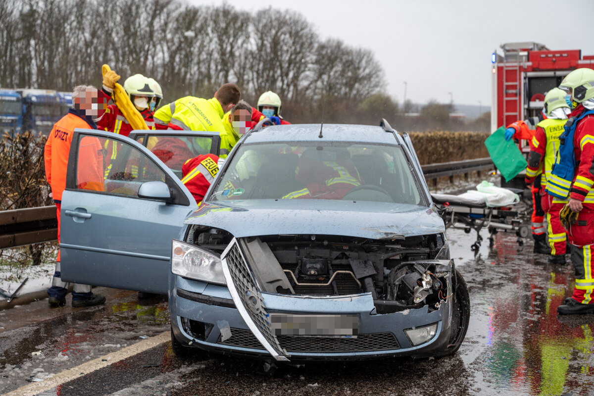 Unfall A4: Starker Schneeeinbruch führt zu schwerem Unfall auf A4