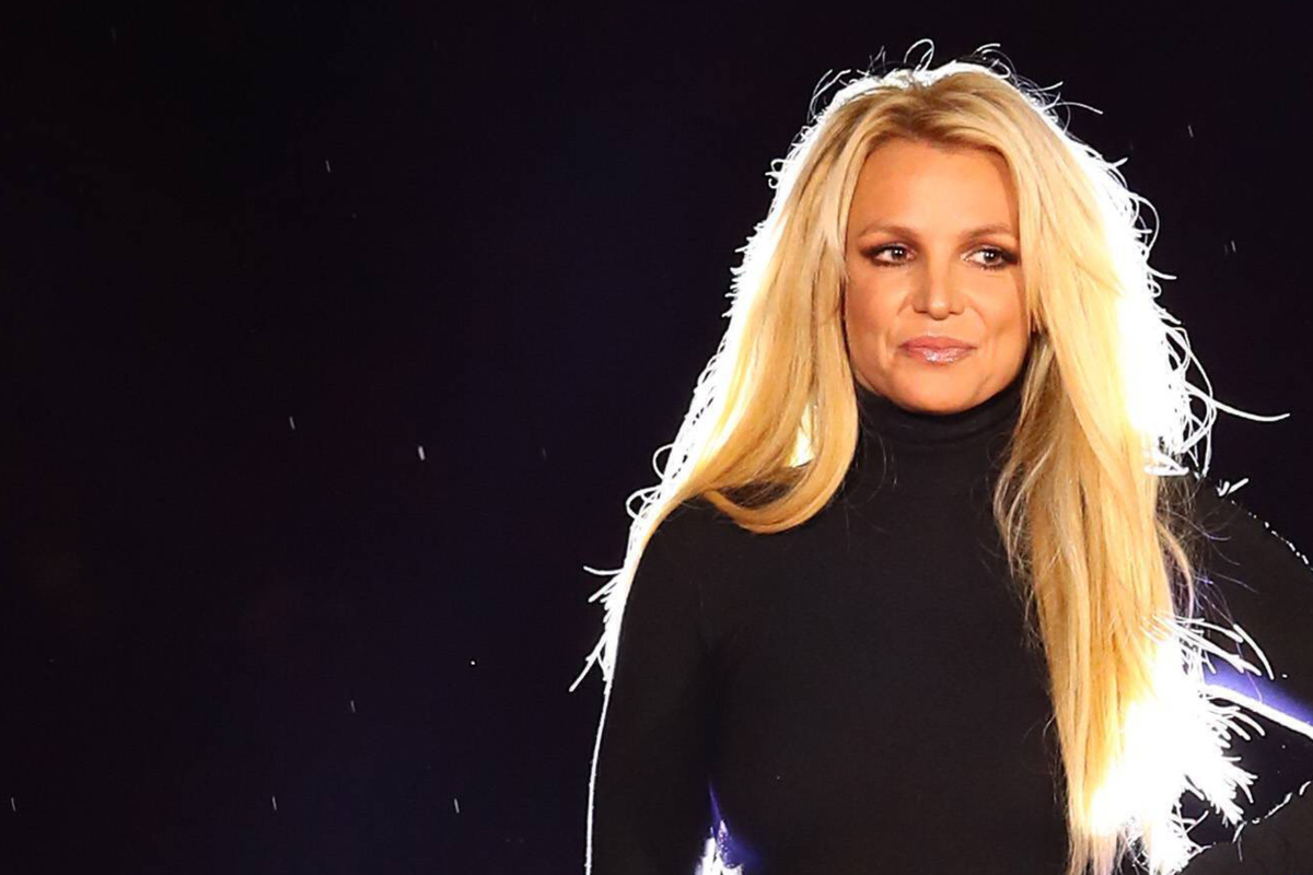 Britney Spears' erratic driving sparks alarm as insiders dish on her ...