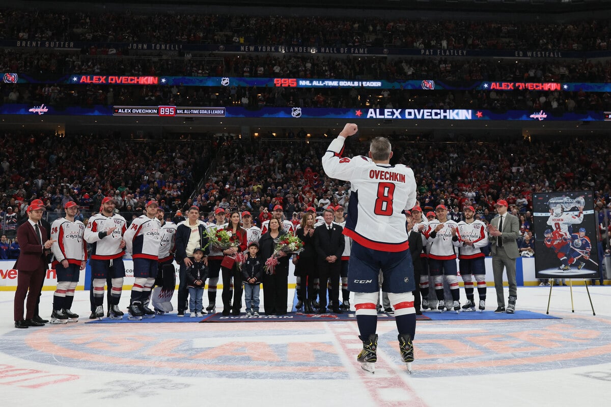 Alex Ovechkin breaks Wayne Gretzky's NHL goalscoring record as sports ...