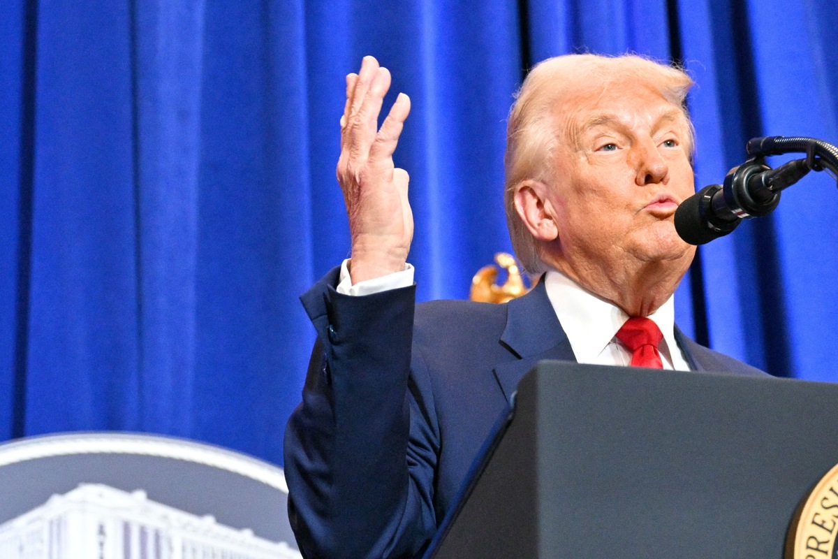 Trump claims "sarcasm" as he's pressed on vows to end Russia's war on ...