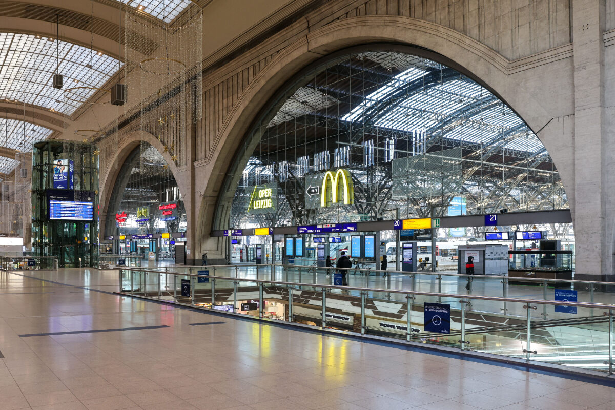 Mann randaliert im Hauptbahnhof Leipzig: Was die Polizei bei ihm findet ...