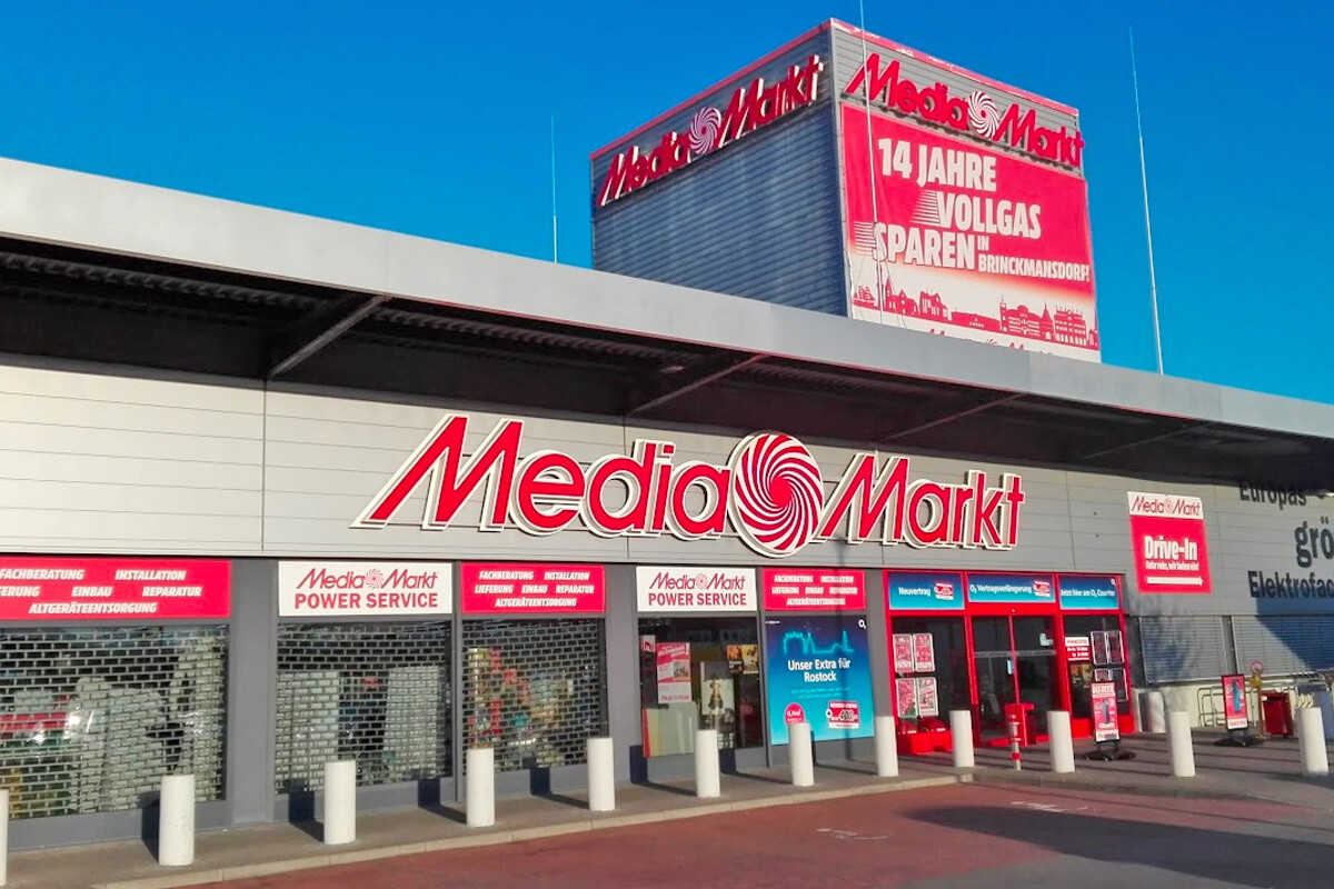 Endlich Ferien! Schüler stürmen am Samstag (15.7.) mit Zeugnis zu ...