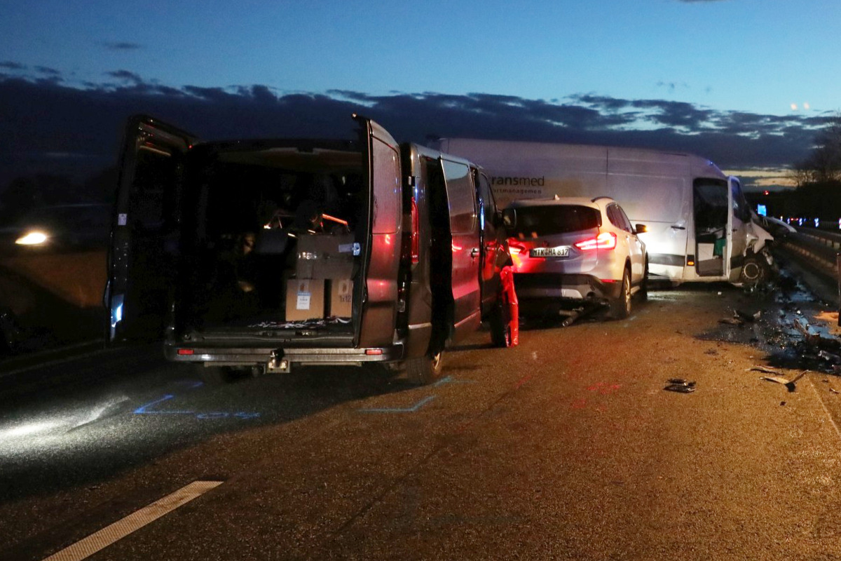 Unfall A66: Unfall auf der A66 bei Wiesbaden mit mehreren Schwerverletzten
