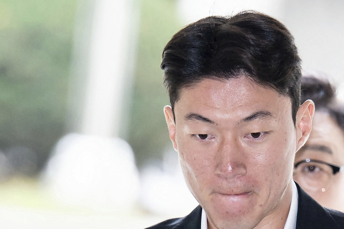 Nationalspieler Ui-jo Hwang droht Knast, weil er Frauen beim Sex filmte