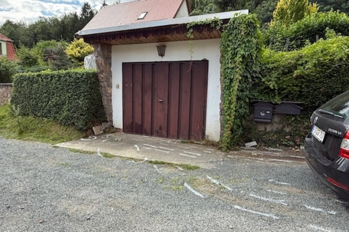 Todesdrama bei Auspark-Unfall in Bad Gottleuba-Berggießhügel: 85-Jähriger erfasst Ehefrau (†86)