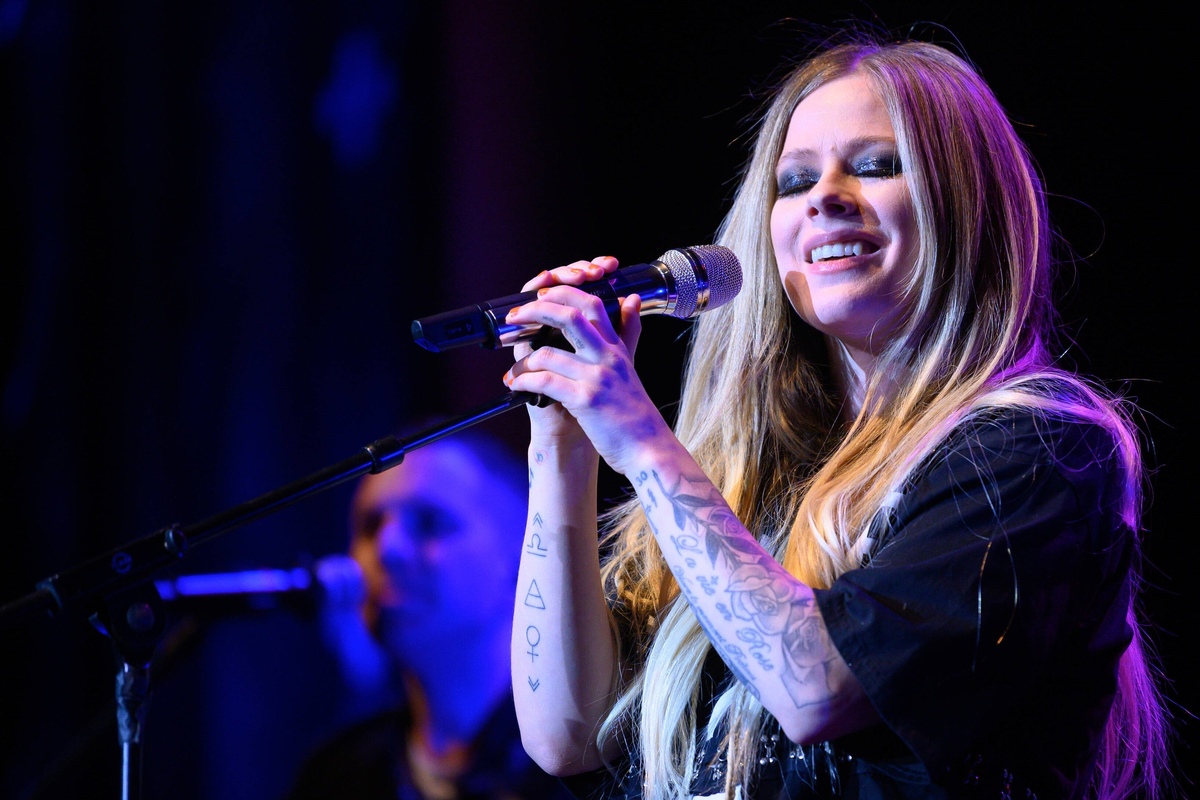 Avril Lavigne reclaims her throne as the queen of pop-punk with Love Sux