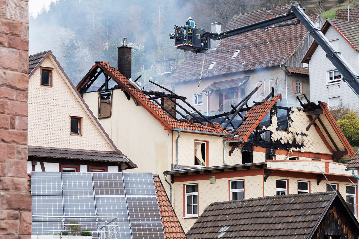 Gernsbach: Hausbrand sorgt für Riesenschaden und drei Tote - Sind es ...