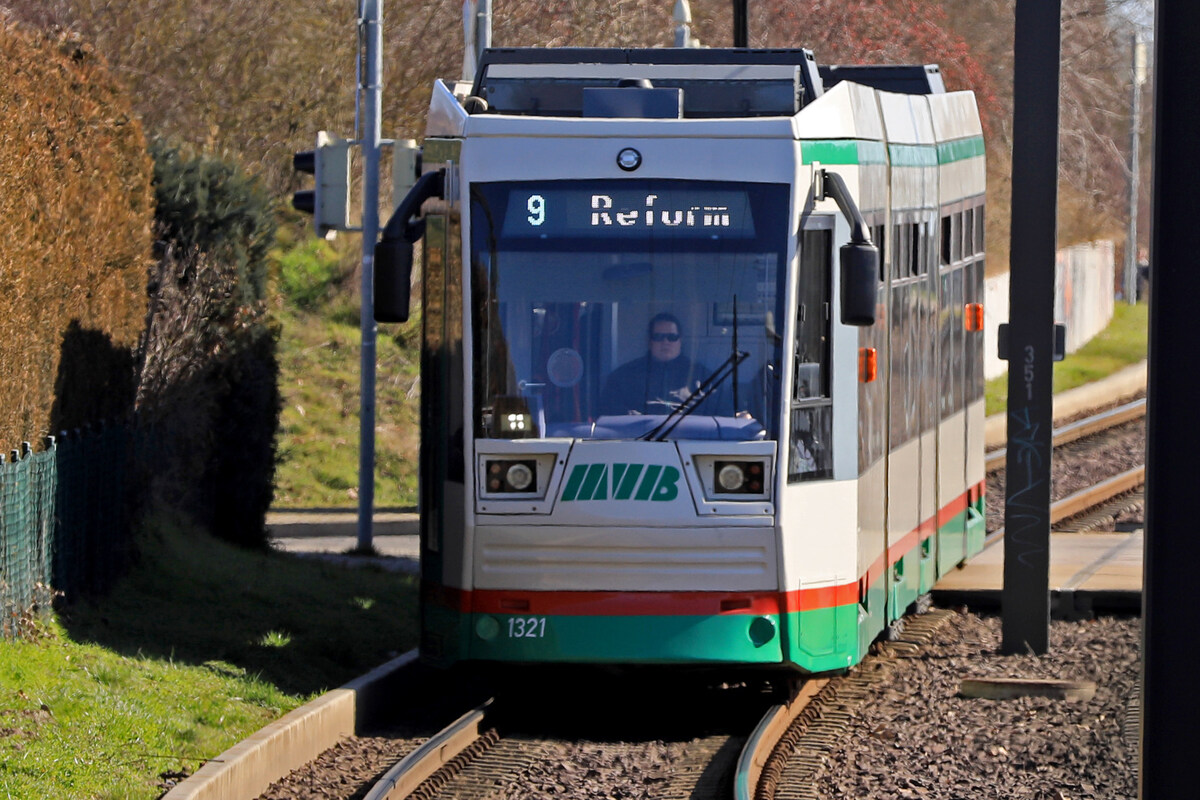 Magdeburg: Tram-Fahrerin konfrontiert Störenfriede, dann eskaliert die ...