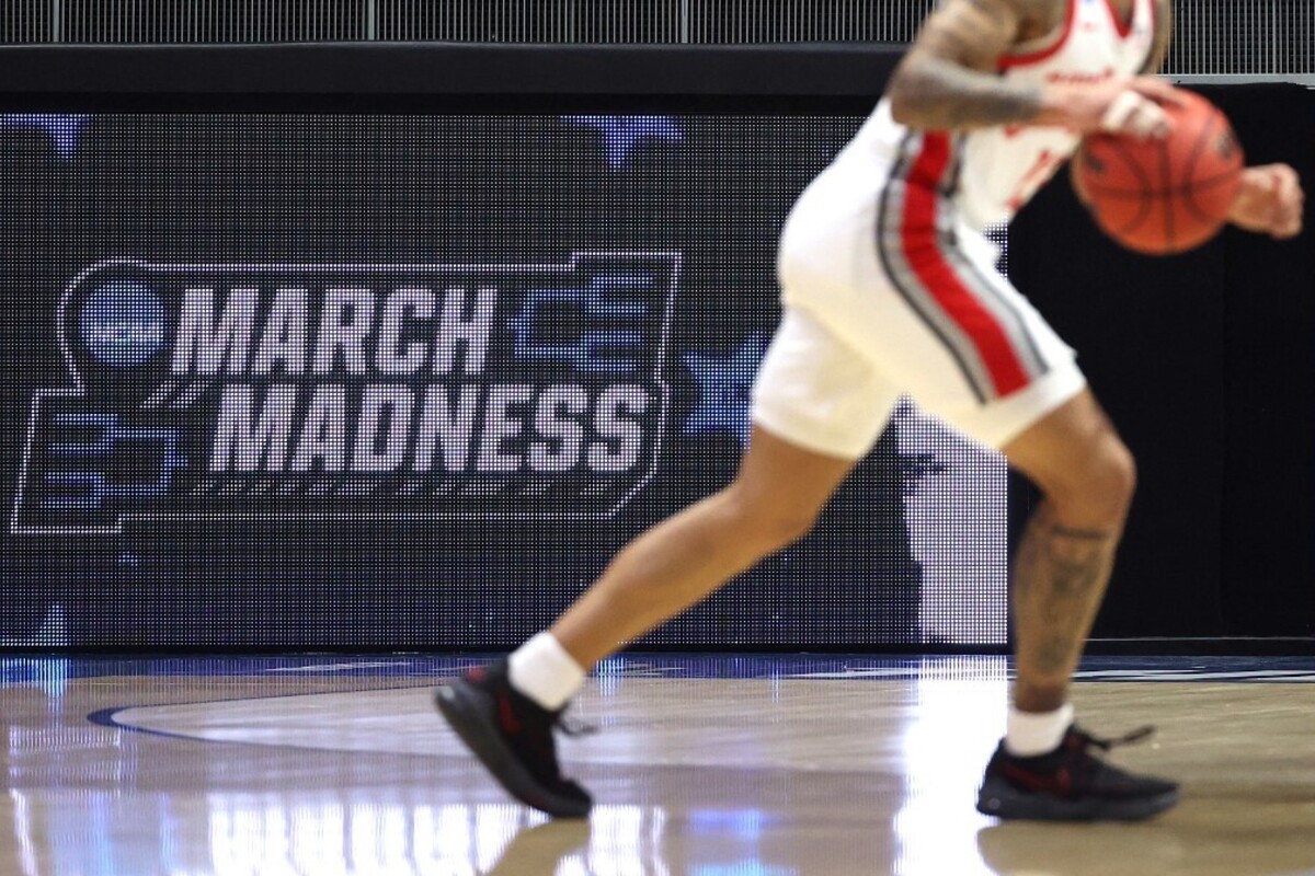 March Madness: College basketball teams battle for the No. 1 seed