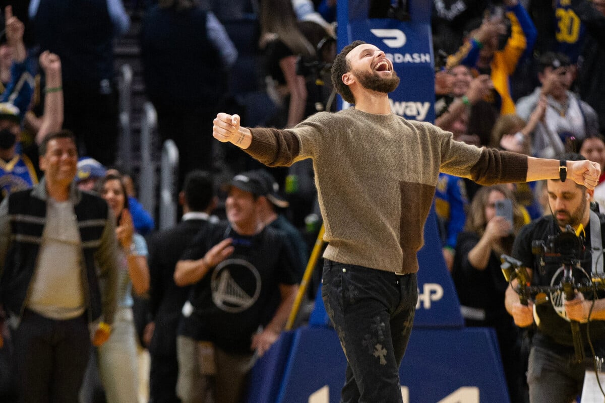 When will Steph Curry return from his shoulder injury?