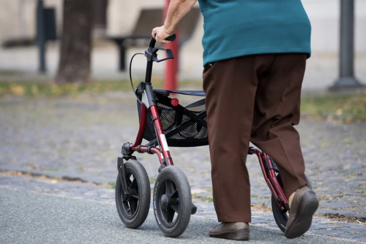 Oma mit Rollator von Radfahrer in Sömmerda abgeräumt: Danach fährt er ...