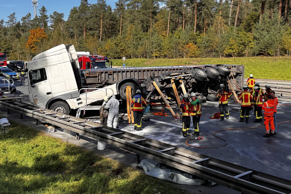 Lkw-Unfall sorgt für Chaos auf A3 bei Nürnberg - Stundenlange Komplettsperrung
