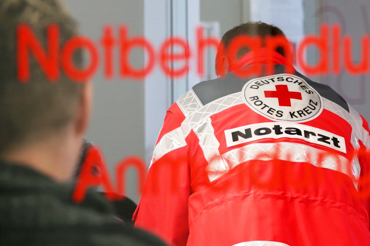 Unfall bei Pforzheim: Autofahrer kracht frontal in Wagen von Mutter mit zwei Kindern! Mehrere ...