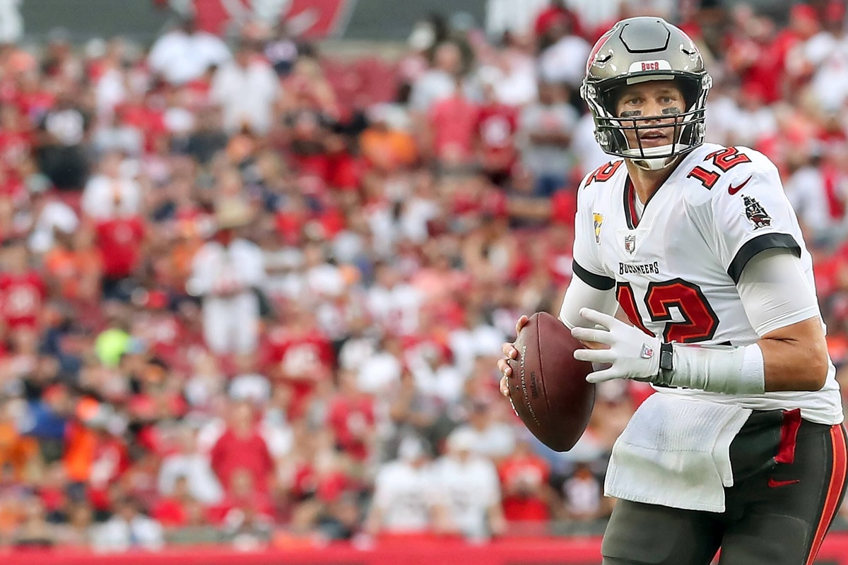 NFL: The Bears get bashed by the Bucs as Brady makes more football history