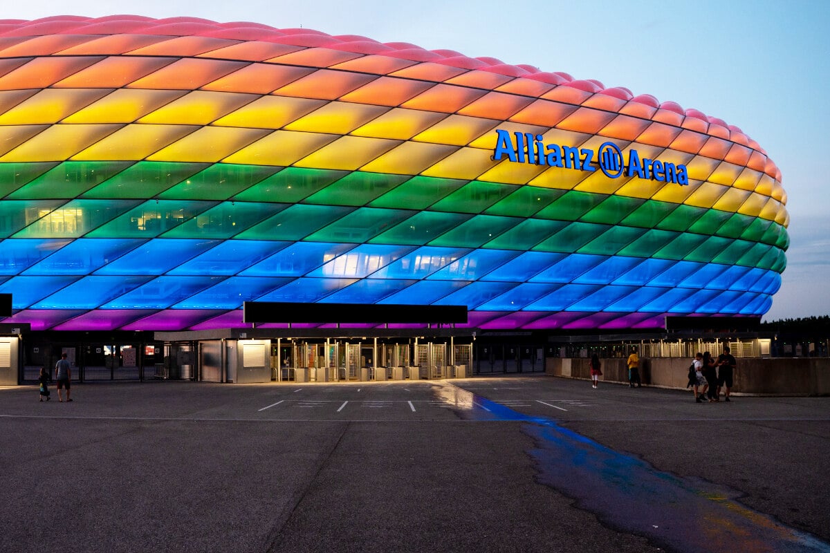München: Allianz Arena an zwei EM-Tagen in Regenbogenfarben - Das ist der Grund