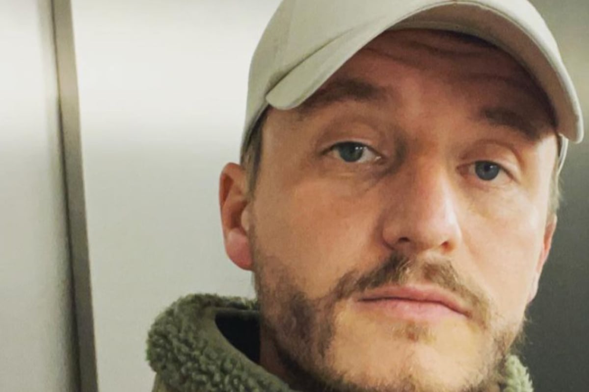 Tommi Schmitt: Podcaster trifft sein Karnevals-Date im Wald