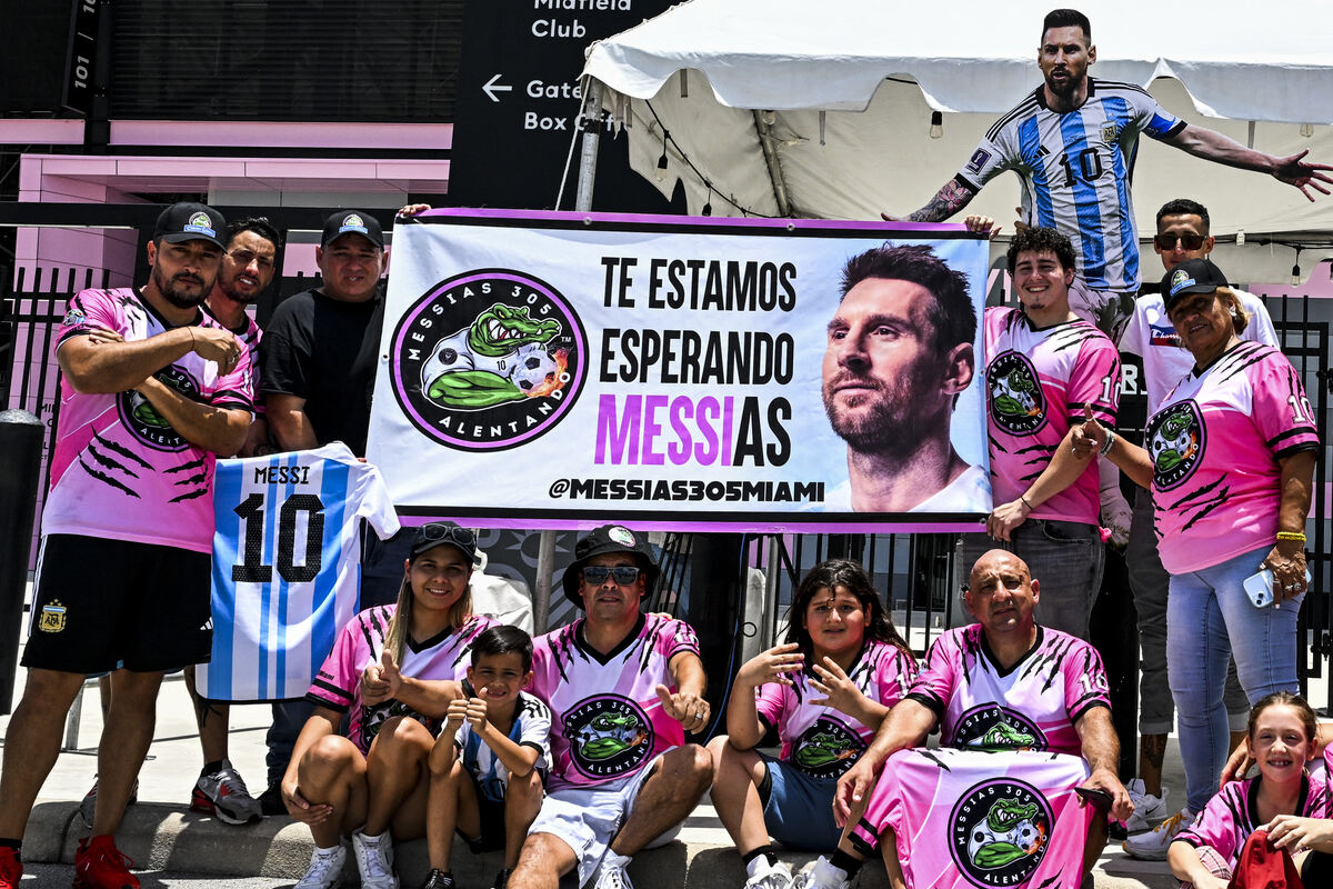Messi has landed! Inter Miami fans gather to welcome soccer legend to ...