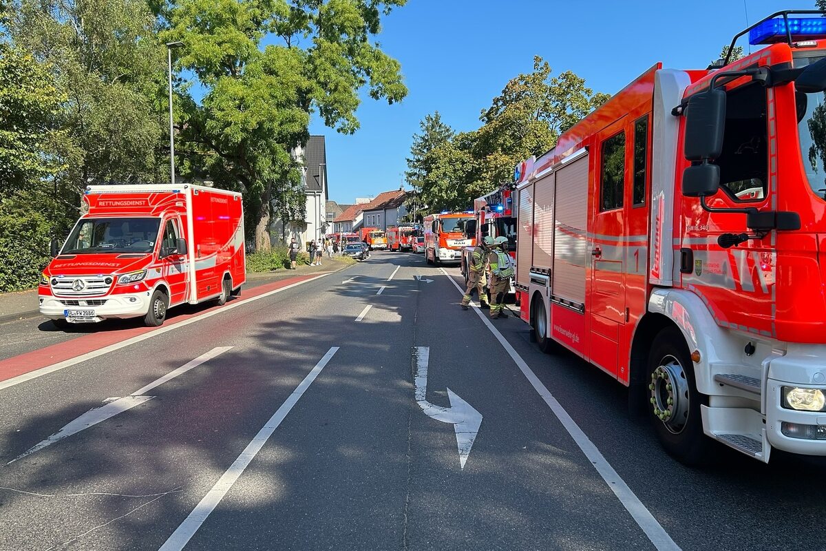 Gefahrstoff ausgetreten: Mehrere Verletzte an Schule in Bergisch Gladbach