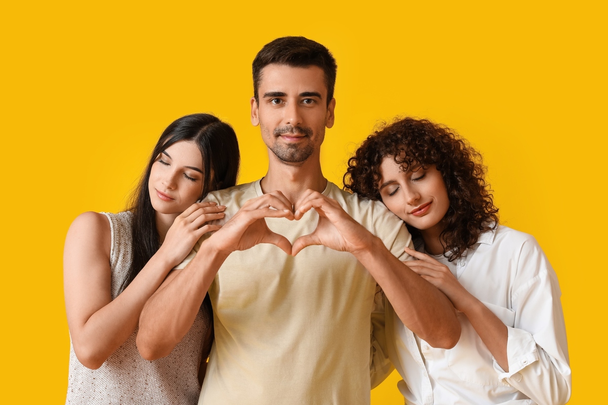 Polyamorie: So funktioniert die Liebe zu dritt