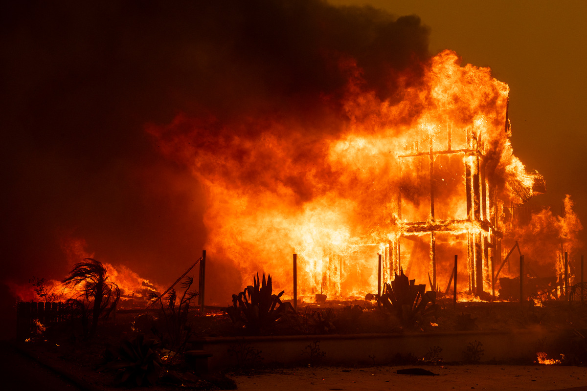 Mountain Fire: Wind-fanned wildfire burning out of control near Los Angeles
