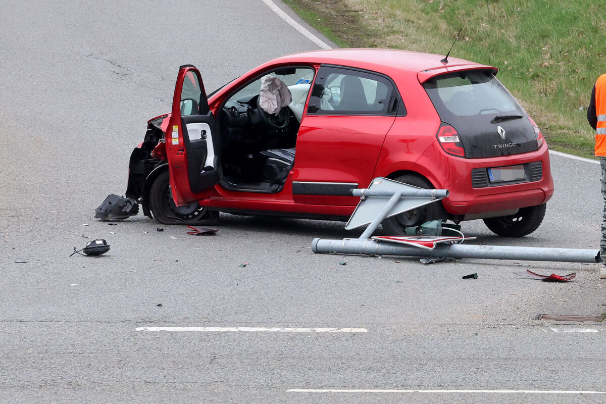 Unfall auf B173: Betrunkener Autofahrer kracht gegen Ampel