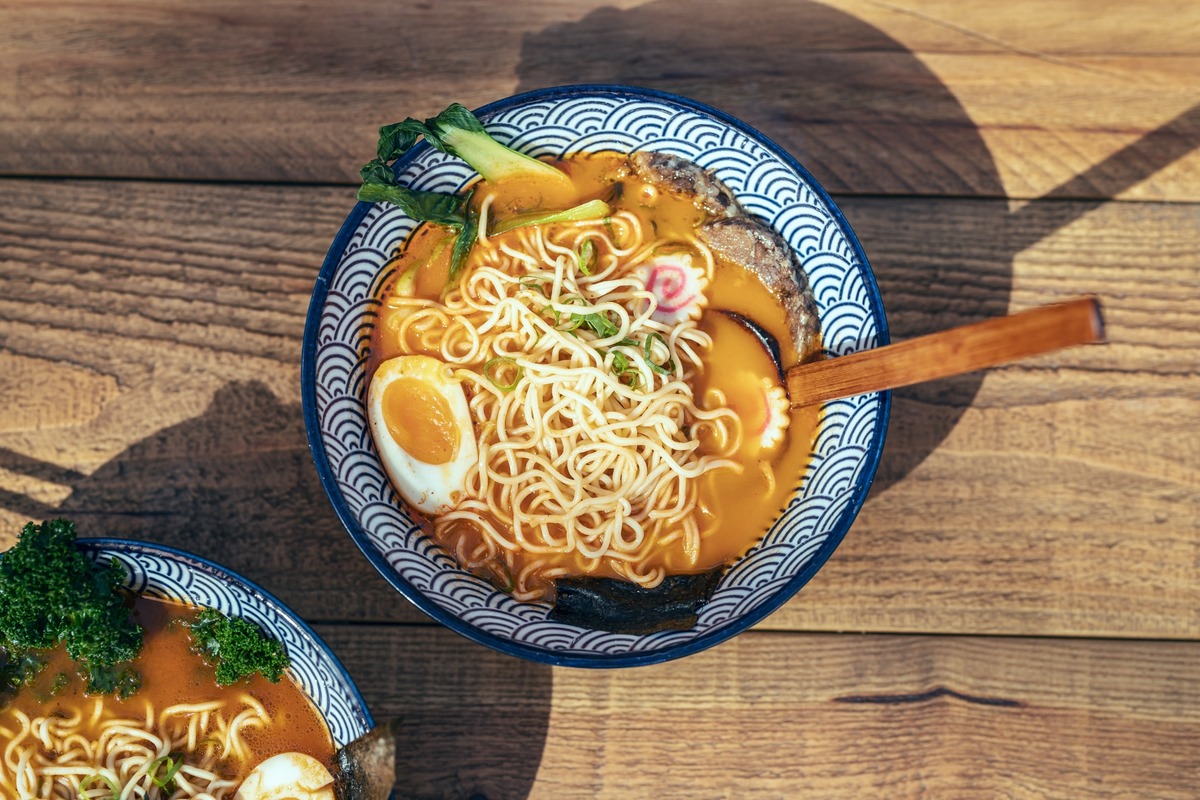 Ramen: Rezept für japanische Nudelsuppe mit Ei
