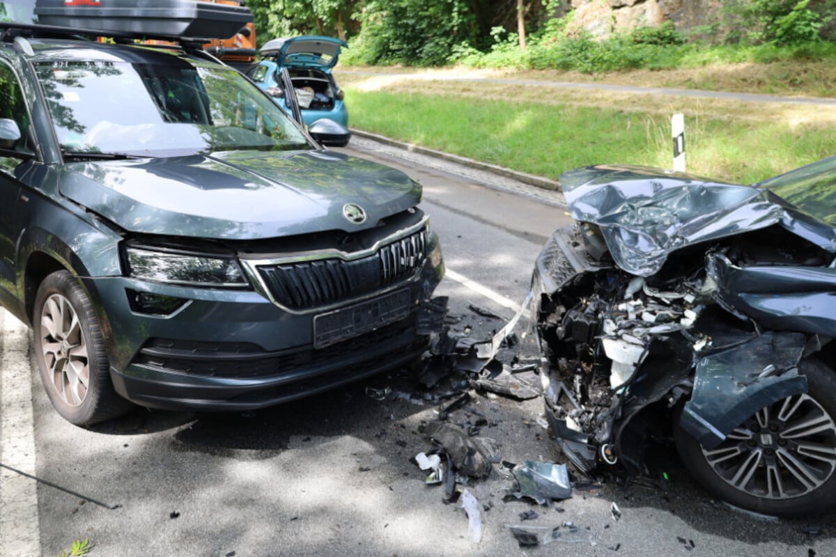 Frontal-Unfall im Erzgebirge: Staatsstraße gesperrt