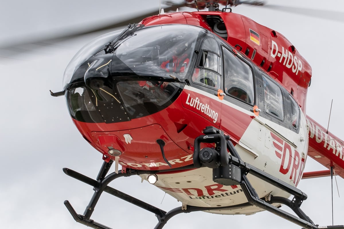 Heli-Einsatz nach schwerem Frontal-Crash auf B462: Fünf Verletzte, darunter auch Kinder